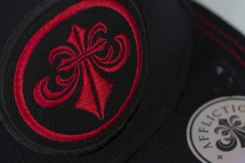 Affliction Crest Hat, schwarze Flexfit Cap mit Stickereien