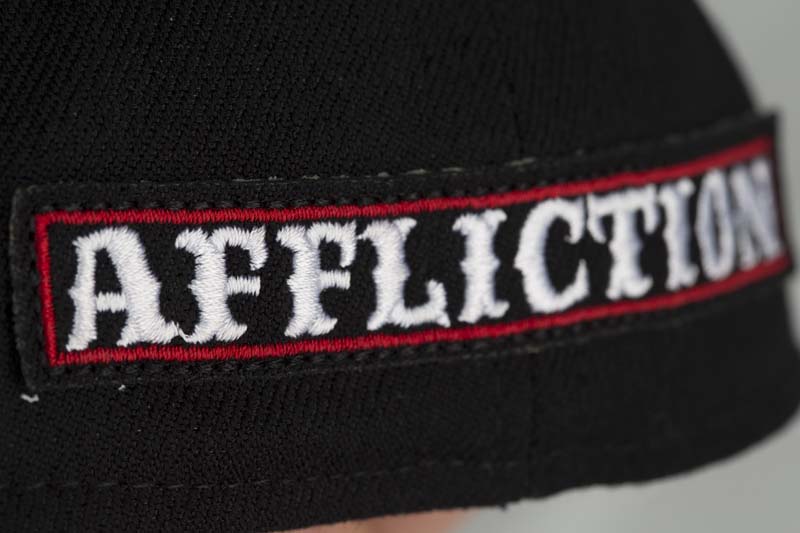 Affliction Crest Hat, schwarze Flexfit Cap mit Stickereien