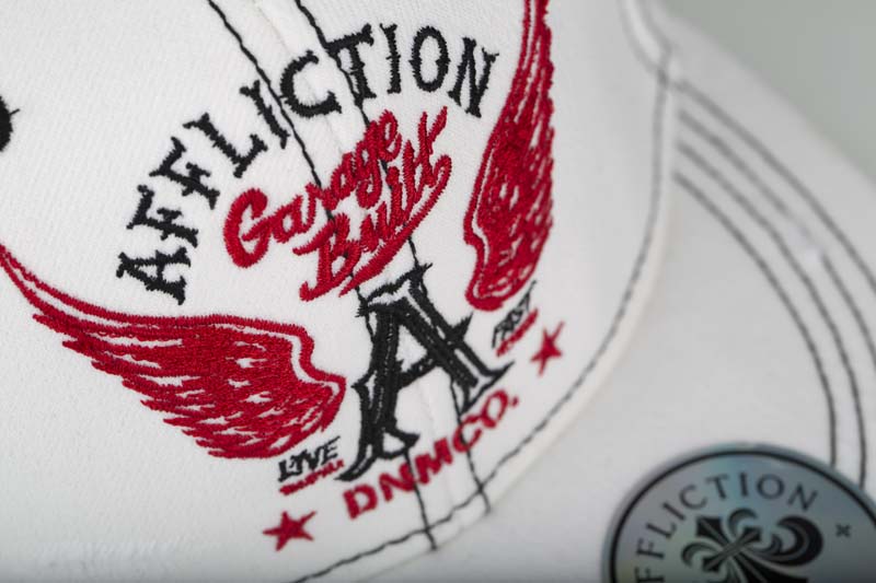 Affliction Garage Built Hat, weiße Flexfit Cap mit Stickereien