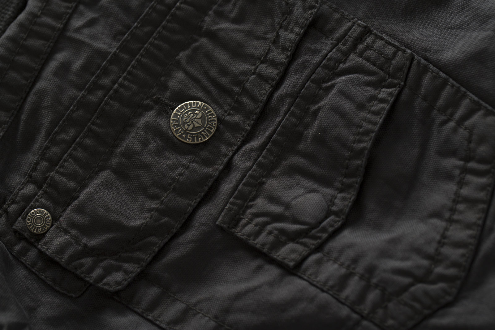 Affliction Encouragement Cargo mit Patches und Stickereien