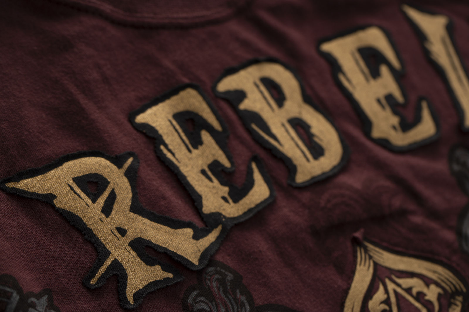Rebel Spirit T-Shirt SSK111155 - Shirt mit Patches, Folien- und ...
