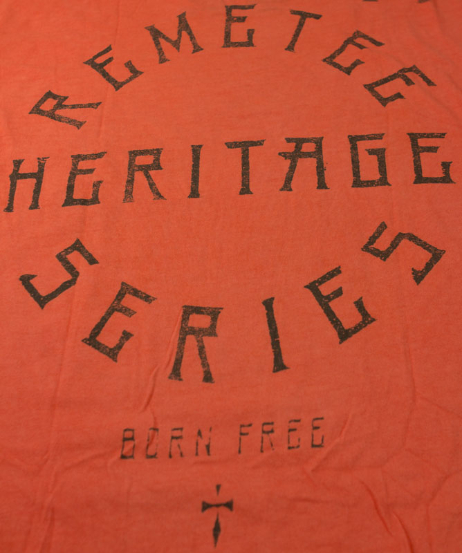 Remetee T-Shirt Airwaves in Orange mit Stickereien und großen Print Designs