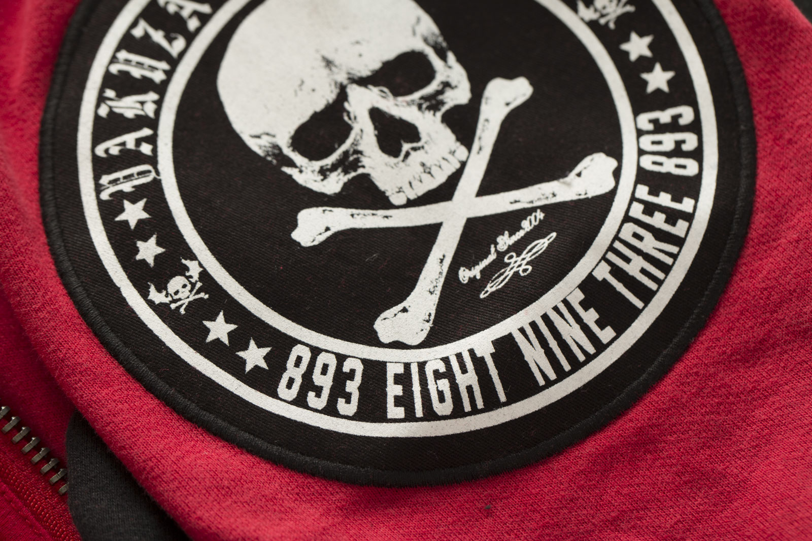 Yakuza Cross Bones ZB-11022 Trainingsjacke in rot mit vielen Patches